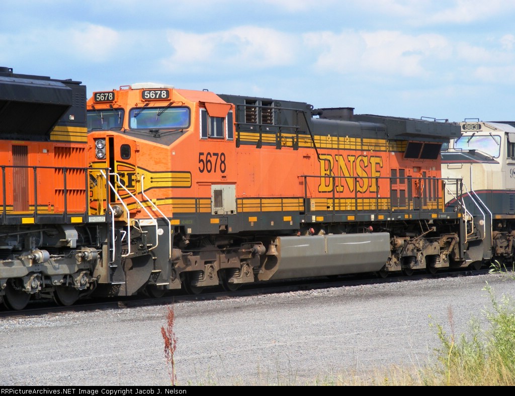 BNSF 5678